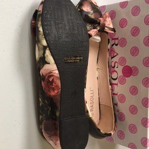 Rasolli | Shoes | Rasolli Floral Print Slip On Flat Womens Size 85 ...